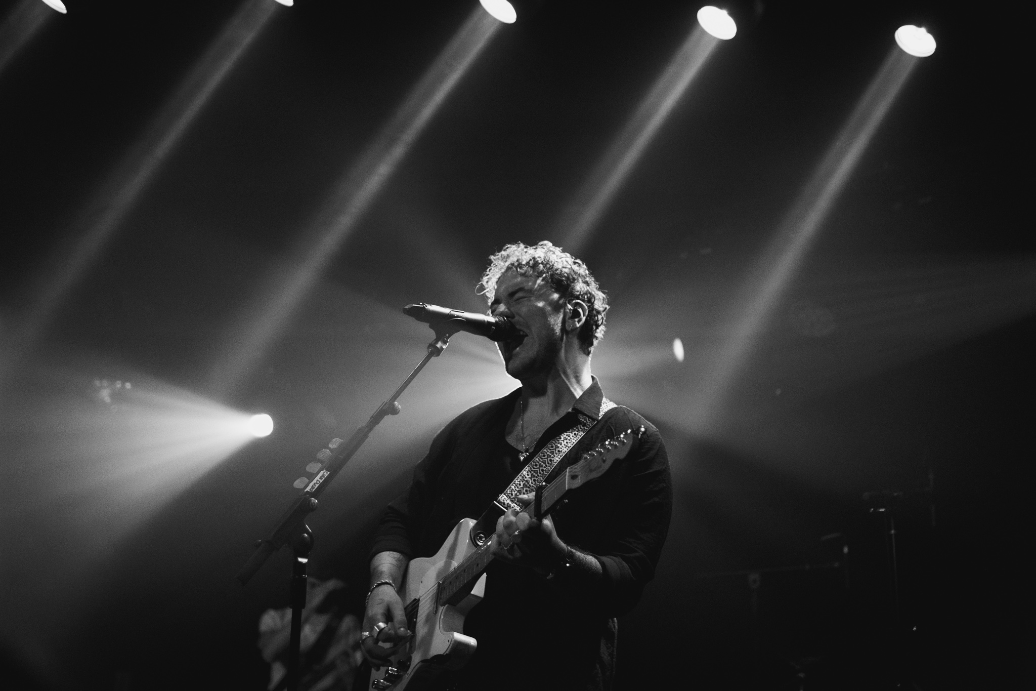 Cian Ducrot's LA debut moves fans to tears at Moroccan Lounge - Pass ...